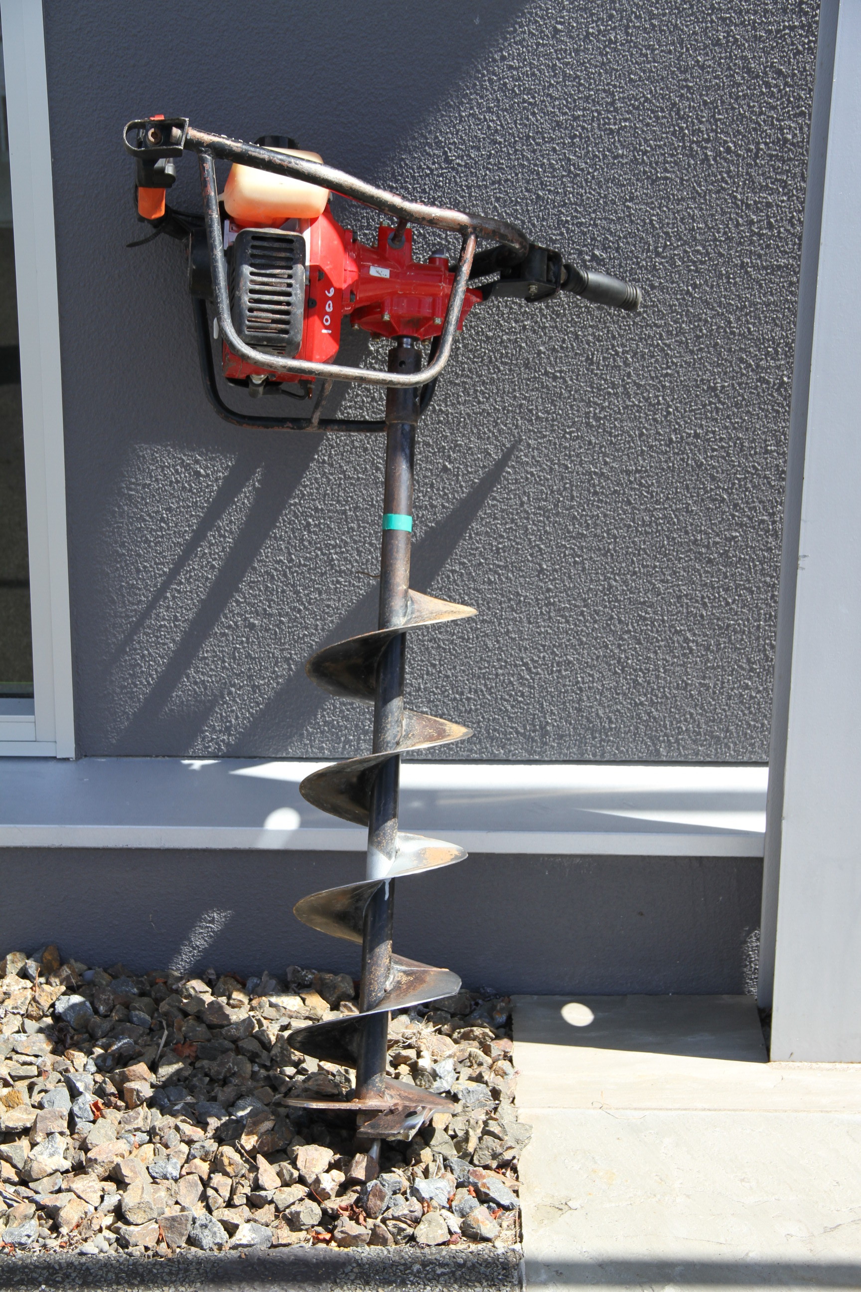 ZENOAH Post Hole Borer - Hire Shop Feilding